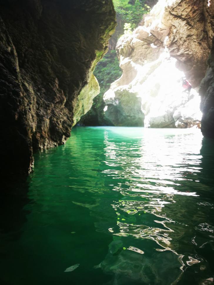 Peştera Topolniţa, una dintre cele mai frumoase peşteri din lume