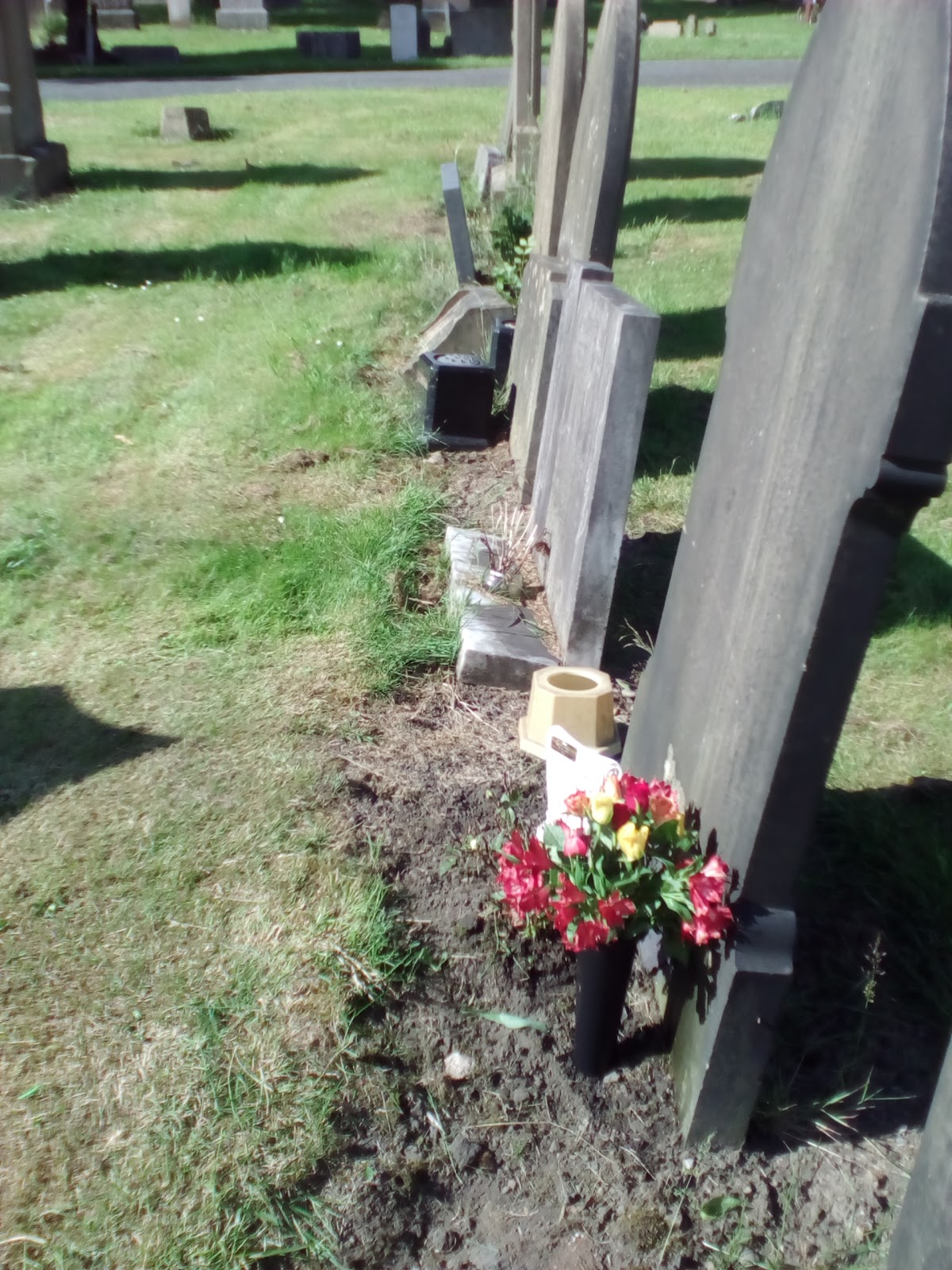 ᐅ Phillips Park Cemetery in Manchester (Greater Manchester M40 2XP ...