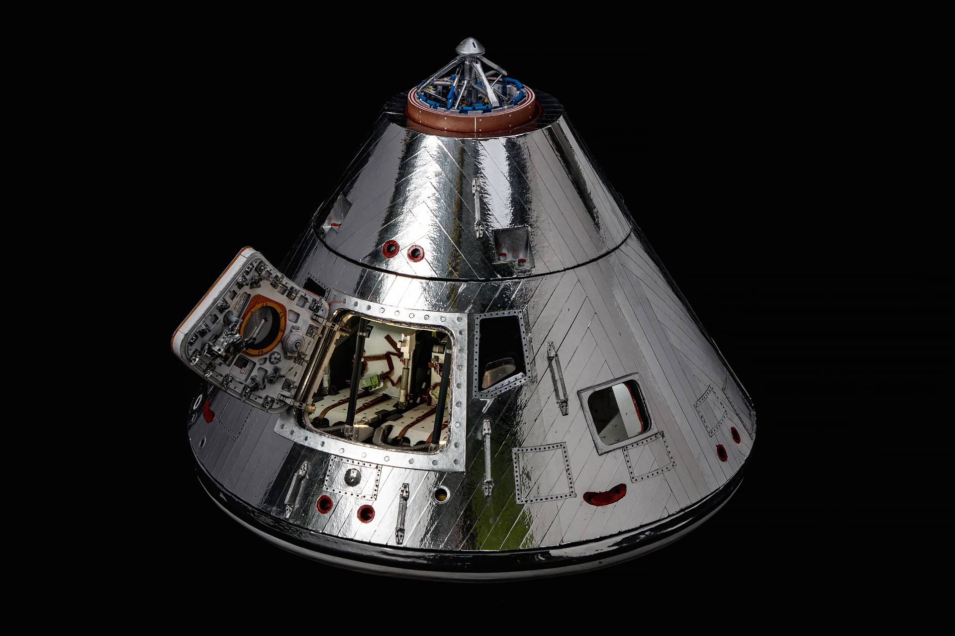 Apollo Command Module by Juriy Kolokolnikov - The Art of Modeling Club