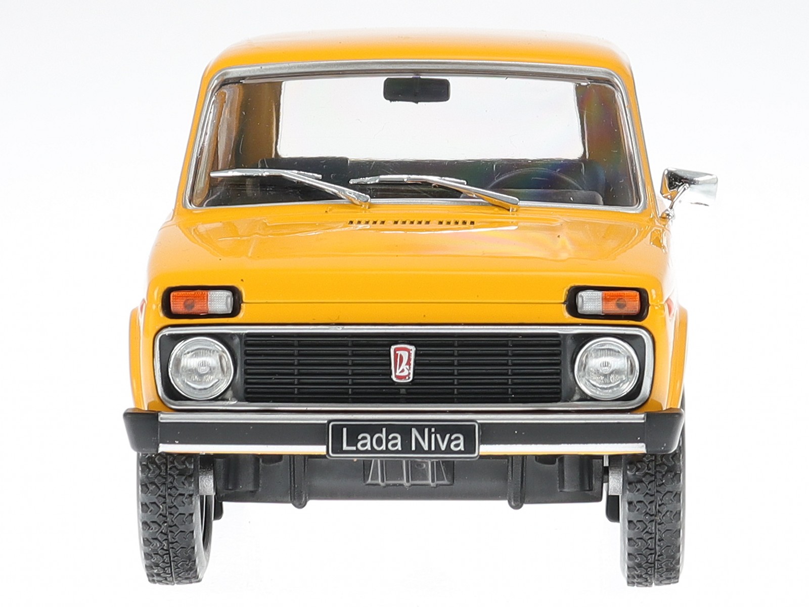 Lada Niva orange Ostalgie DDR Modellauto 124070 Whitebox 1:24