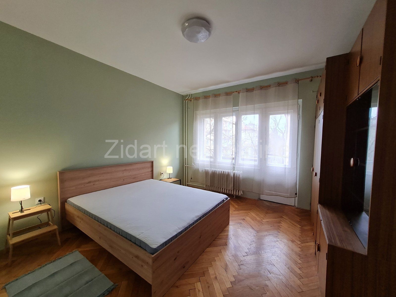 Stari Merkator, Sremskih odreda, Izdavanje stana