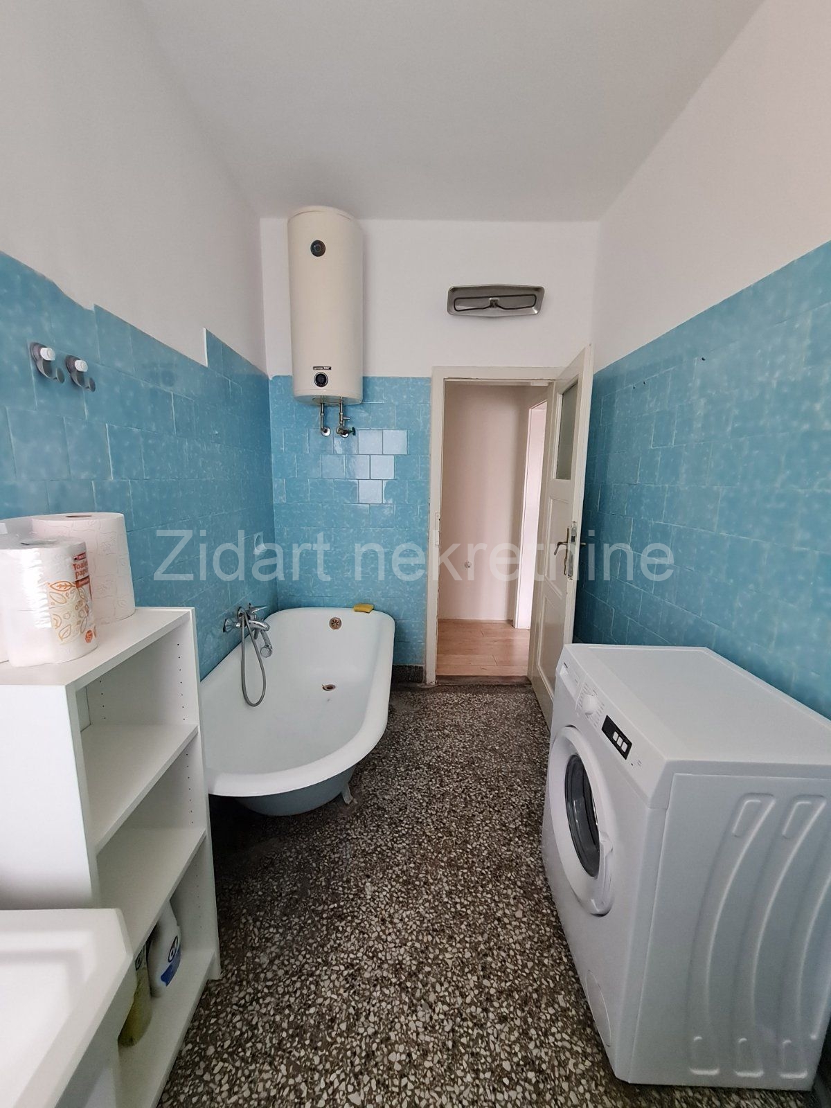 Stari Merkator, Sremskih odreda, Izdavanje stana