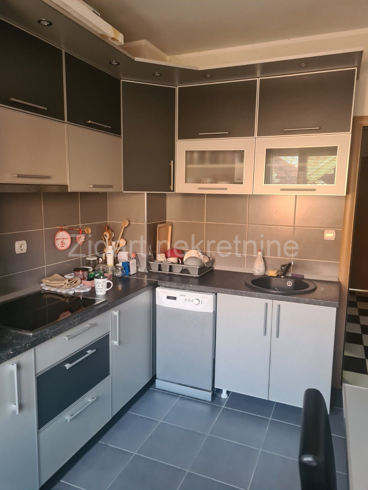 Miljakovac 3, kuća 600m2 na placu od 4.24a