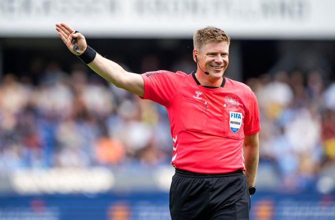 Jakob Sundberg dømmer AGF-Brøndby