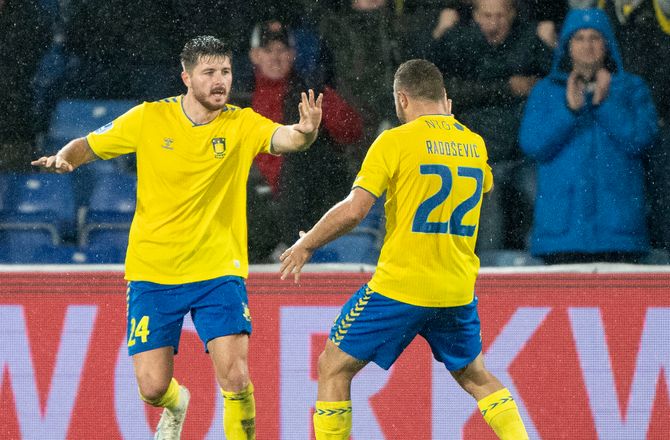 Radosevic er vild med backen Divkovic: Ingen grund til at lave om på | Bold