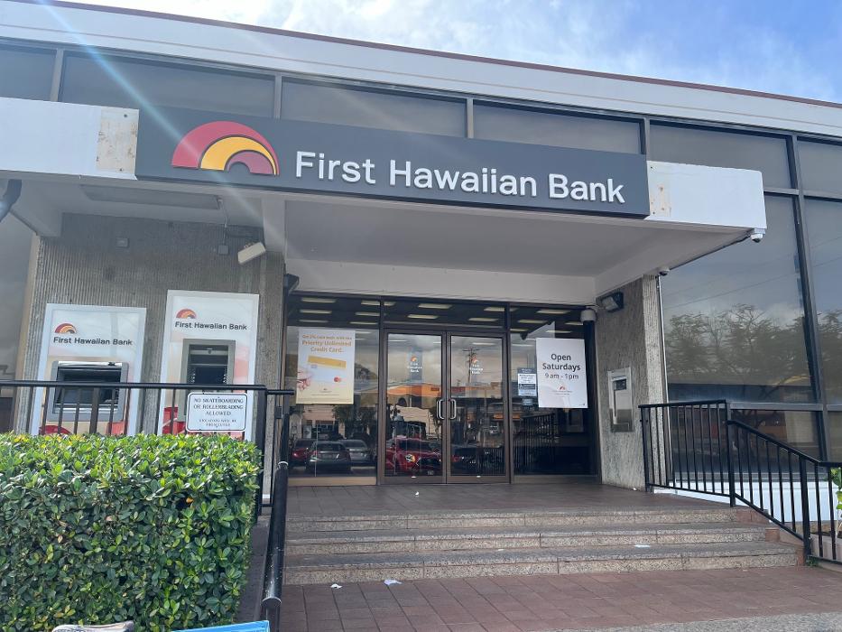 First Hawaiian Bank Waipahu Branch, 94-205 Leoku St, Waipahu, HI - MapQuest