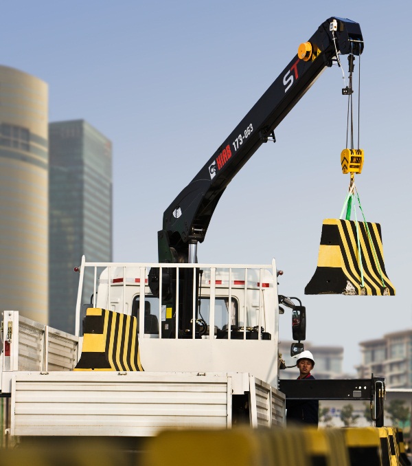 Hiab launches small telescopic | Vertikal.net