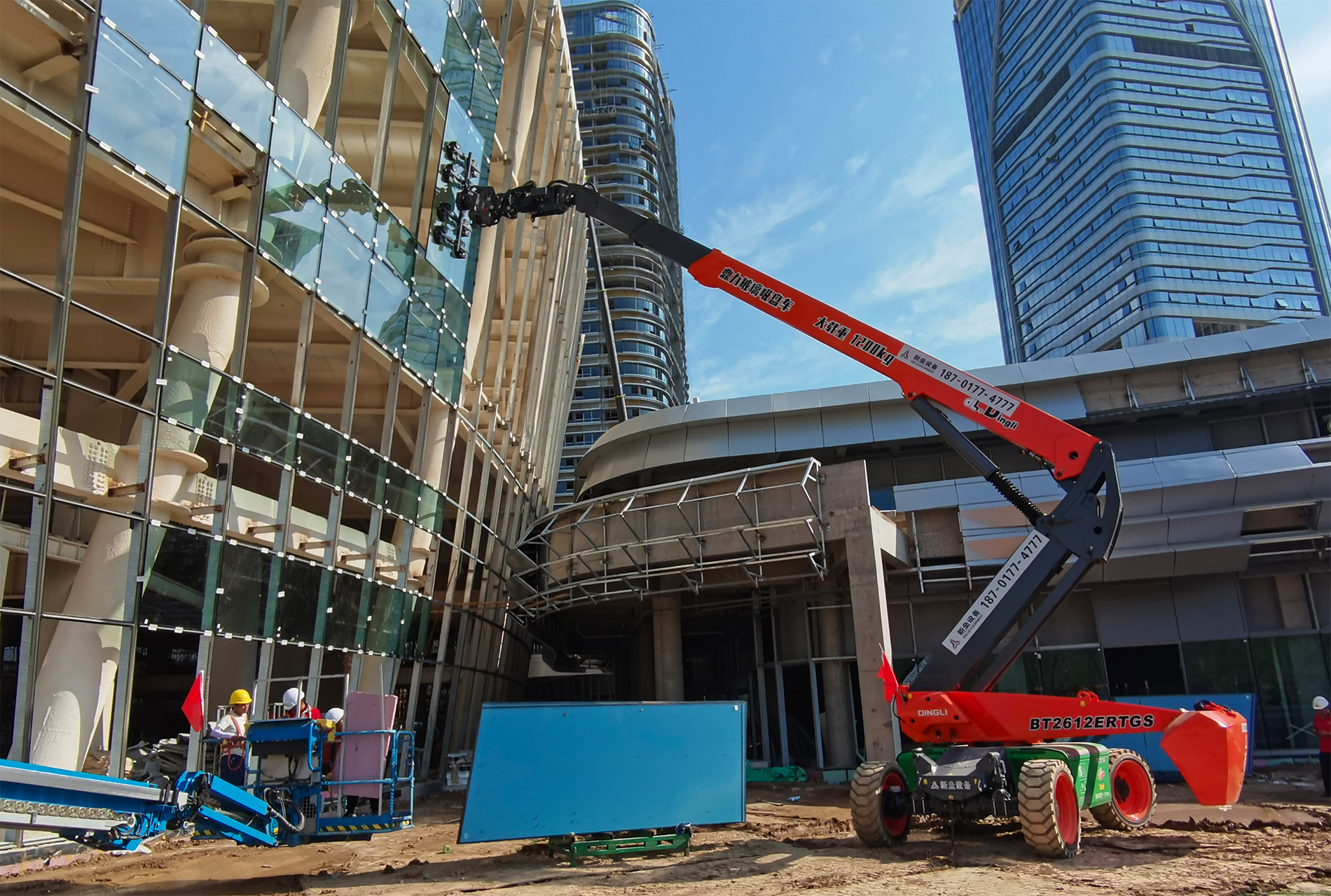 Dingli launches 26m/1,500kg glass handler | Vertikal.net