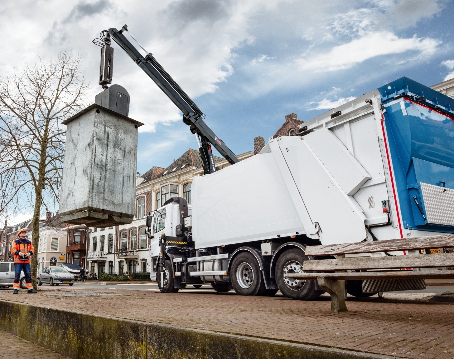 New waste bin crane | Vertikal.net