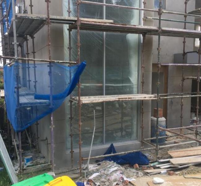 Two injured in scaffold fall | Vertikal.net