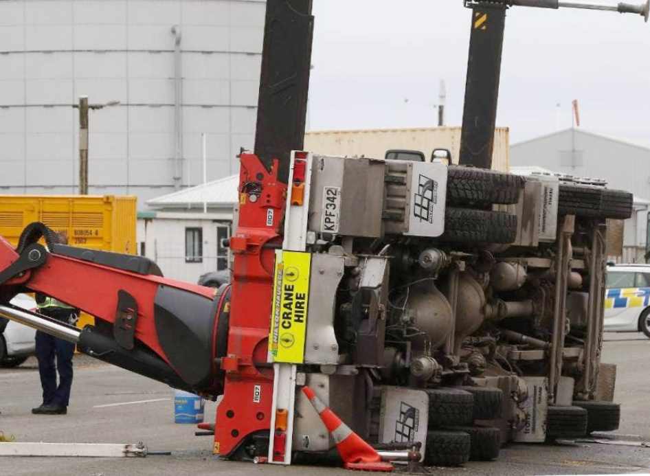 Loader crane overturn | Vertikal.net