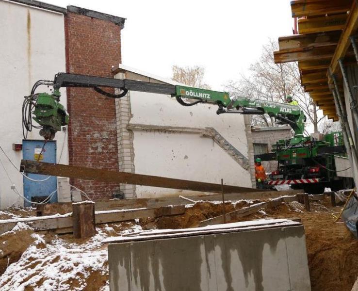 Knuckle pile driver | Vertikal.net