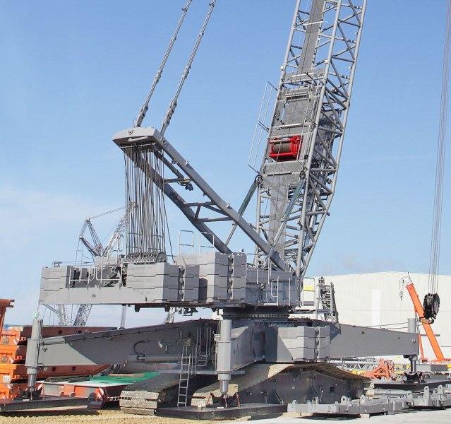 Liebherr adds to Narrow crawler mobility | Vertikal.net