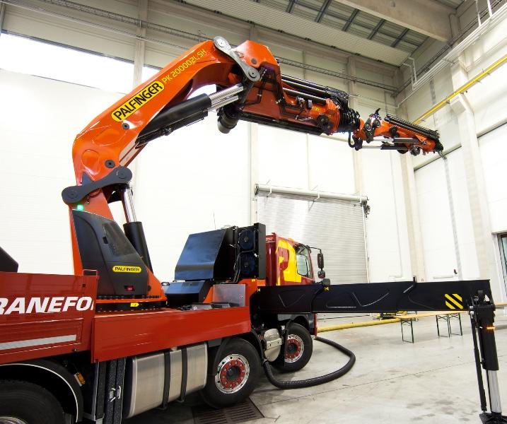 Palfinger unveils biggest knuckle boom | Vertikal.net