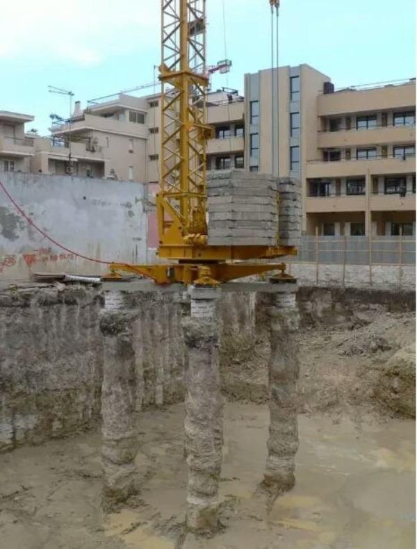 Crane on stilts | Vertikal.net